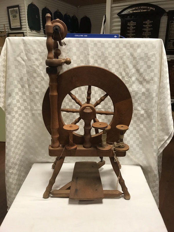 Traditional Spinning Wheel; 340 | eHive