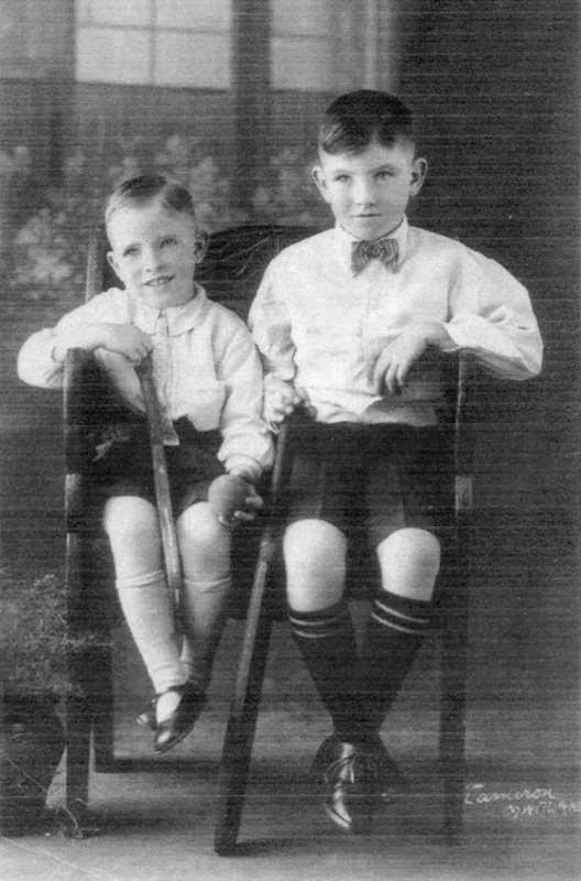 BP.1518 Joliffe; Neville & Colin of 'Gilmore's Mistake' Amby Qld.; 1930 ...