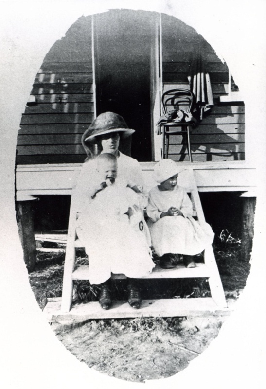 BP.418 Carlyon; Mrs. Margaret & Family, 'East Lynne' Mitchell; 1920 ...