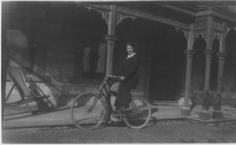 Miss Fleming of 'Hopetoun', Edwardstown; 1915 ca; P02611 | eHive
