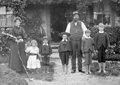 LtoR Claydon family, Elizabeth, Ivy, Richard Selwyn, Harry, Richard Snr ...