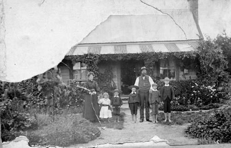 wide view LtoR Claydon family, Elizabeth, Ivy, Richard Selwyn, Harry ...