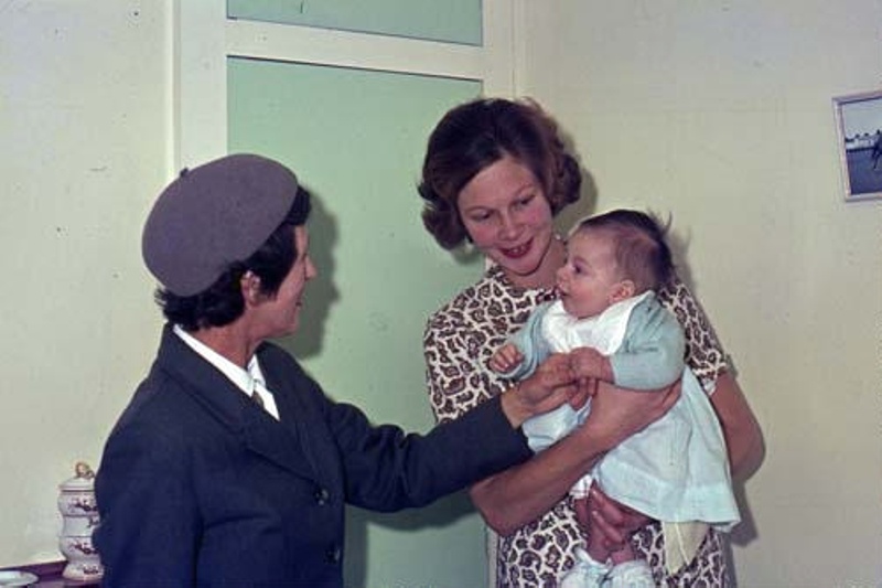 Joan Beere And Child With Plunket Nurse DHS 1152 EHive Joan Beere And Child With Plunket Nurse DHS 1152 EHive