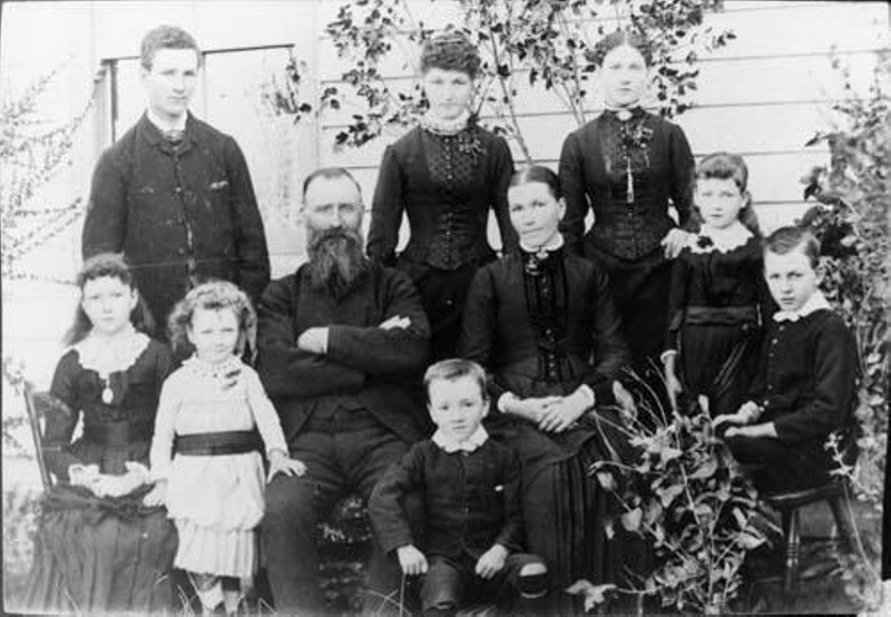 P13 1890-1900 Thomas, Sarah (Kime), Minnie (Houston); Elizabeth (Mackie ...