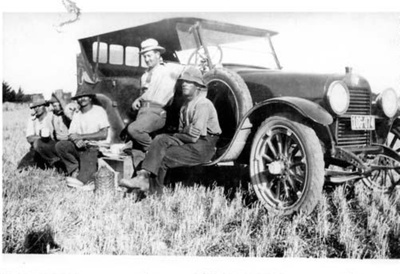 ca 1934 Tea time, Harvesting at Shipleys Greendale ex Ralph Burrows ...
