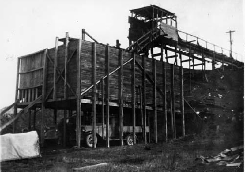M14 1950 Klondyke coal mine Coalgate, The bulk of slow coal for ...