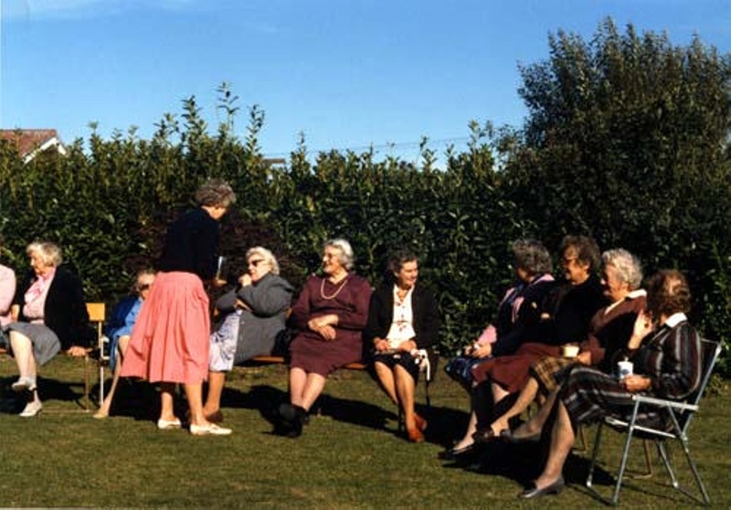1986 12th April, Coffee morning, Mina Chatterton, Doreen Watson, Judith ...