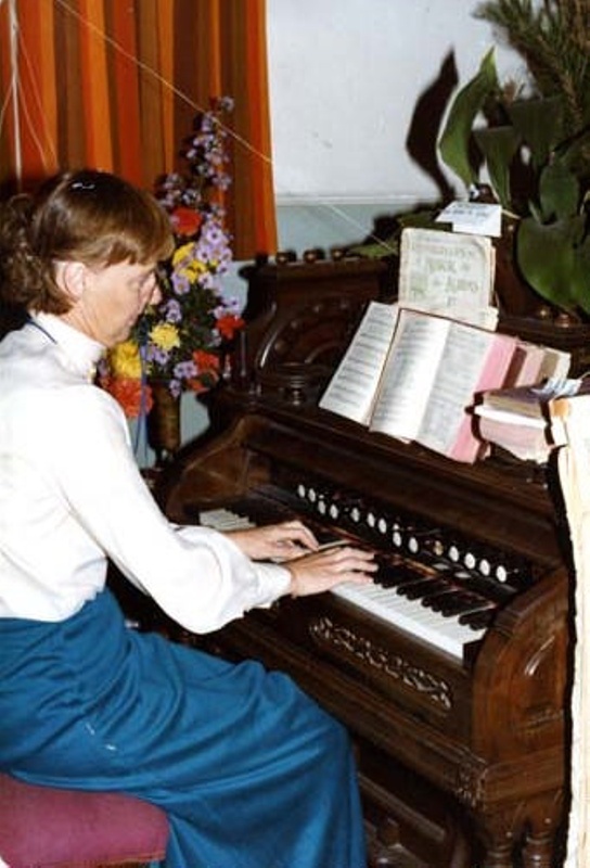 M-L92 Denise Sheat as church organist NgNo 356-14a; DHS-1077 | eHive