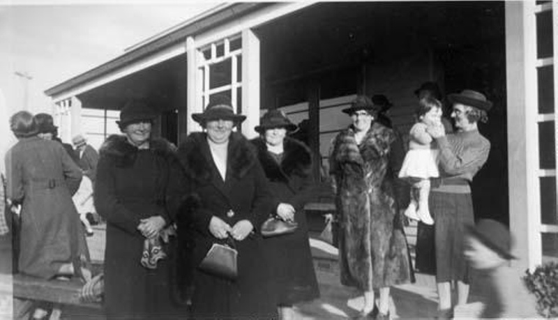 Mrs Upton, Mrs Parris,__, Mrs Watson, Mrs Sheat, At Dunsandel school ...