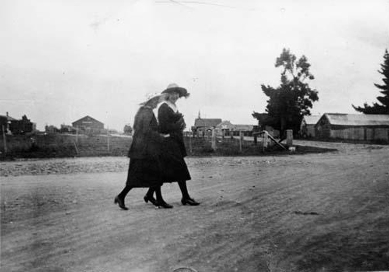 M1 ca 1915 Jean Sheat (nee Smith) & Doreen Watson (nee Walker) walking ...