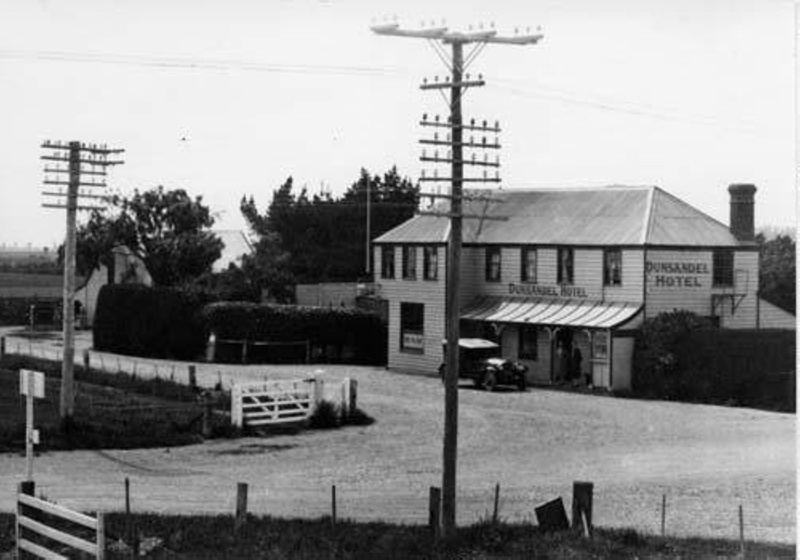 EHS-6041 Dunsandel Hotel 1920s Car in front ex G Singleton 1998-8-12 5 ...