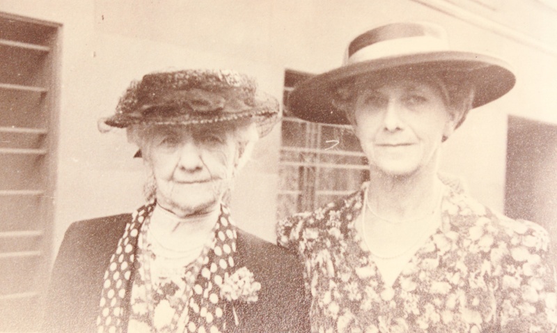 PORTRAIT: GERTRUDE TRAILL & HER DAUGHTER IDA PHOTO SAID TO BE TAKEN ...