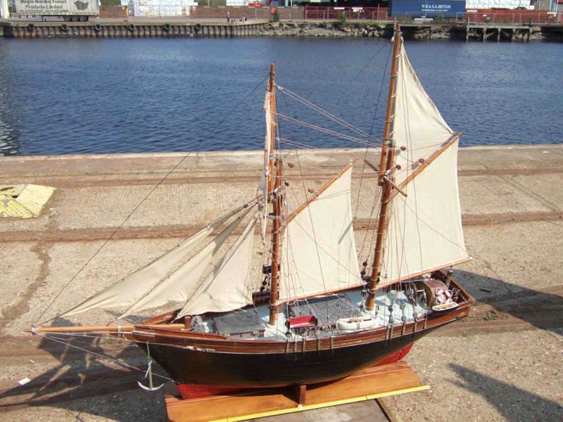 model of unidentified topsail schooner; unknown; IPSMT:2007.17 | eHive