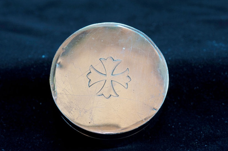 Cross patonce wafer box; JJAS; 1882; LCA 0143 | eHive