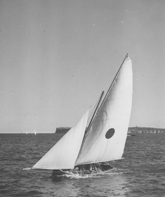 Manly 16ft Skiff "Scamp" 1950-51 season ; M17 | eHive
