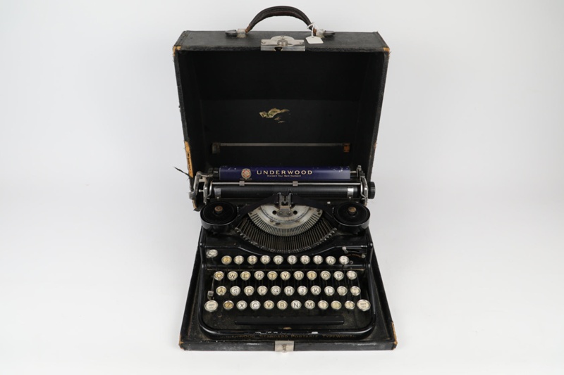 Typewriter, Underwood, portable; 1927; 997-8-MA-4819 | eHive