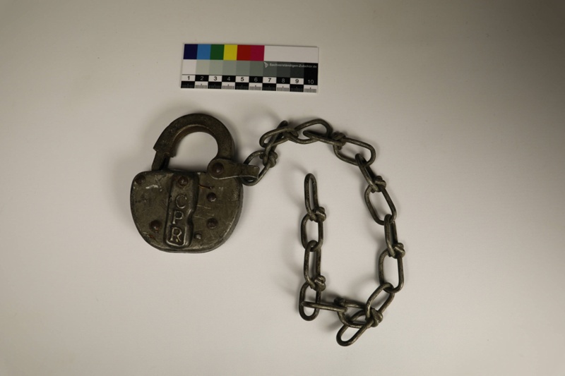 Padlock, Chain, CPR ; Robert Mitchell Inc.; 989-7-GAL-3269 | eHive