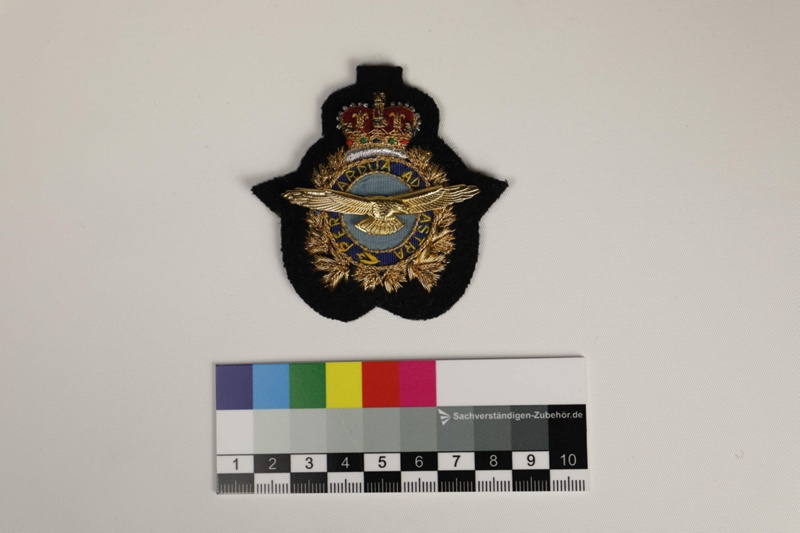 Cap Badge, RCAF; c.1970; FM.2021.1.78 | eHive