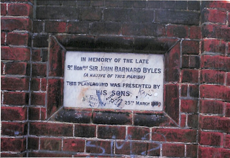 SMKLHG295 Folder, Photo: A Victorian House Plaque on Byles Walk ...