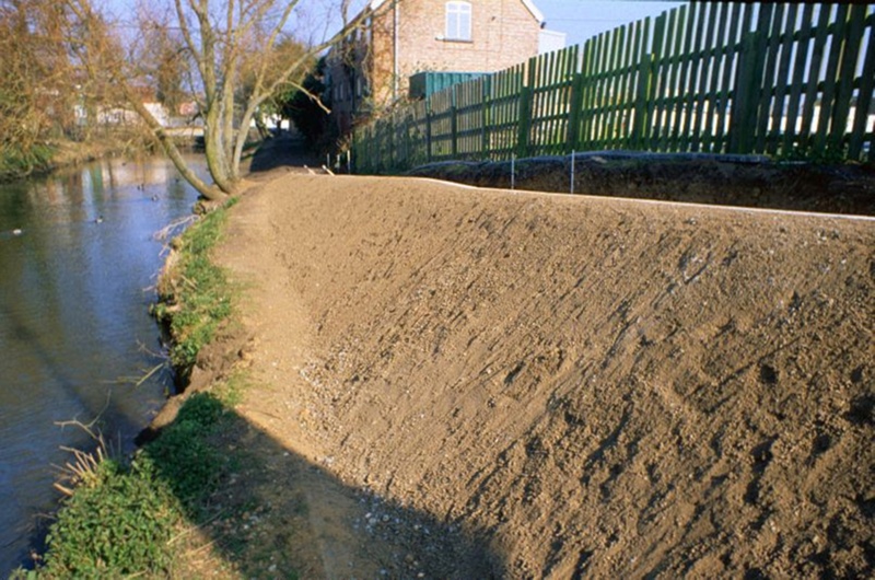 Construction of the new river path for the River Gipping; The Linden ...