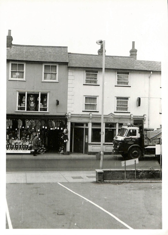 SMKLHG340 Folder, Photo: Gordon Ince and The Fox Hotel on Ipswich ...