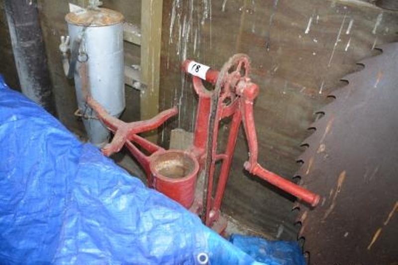 Red Separator Hand ; H18 | eHive