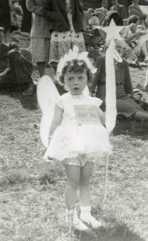 Linlithgow Gala Day, 1950, Kay Miller age 3 , First Prize for most ...