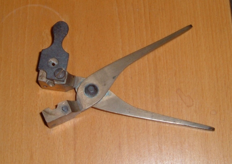 Press for gun cartridge; Holland & Holland; AFDHM00051 | eHive