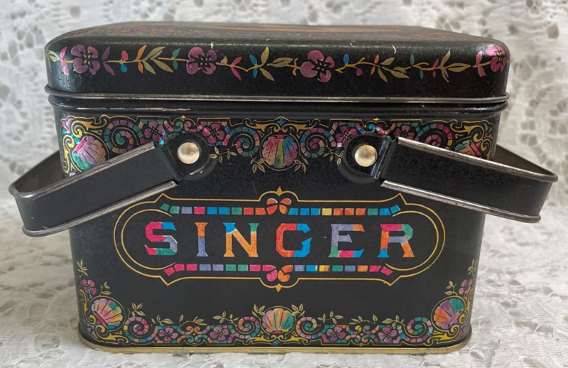 'Singer' Sewing Tin Box ; The Singer Manufacturing Co.; 2022.0323 | eHive