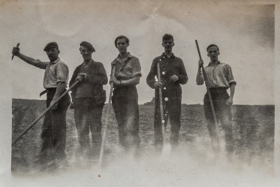 Photograph, hoeing turnips in the Cabrach; 1940s; CT.2022.04.07 | eHive