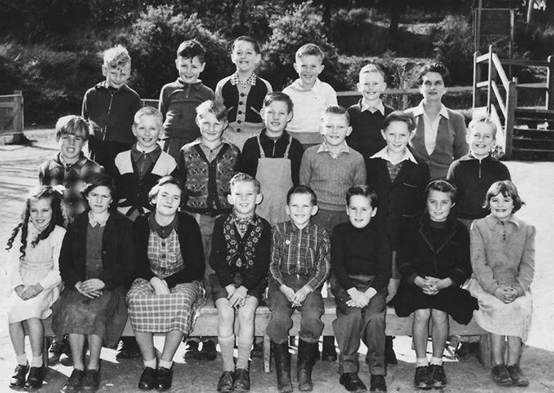 School : Grade 3 & 4; 1957 | eHive