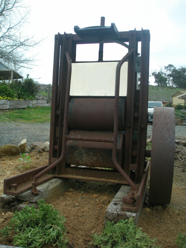 Timber industry : Wattle stripper | eHive
