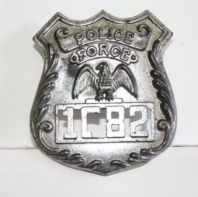 Toy, Badge, police force; CM.M036c | eHive