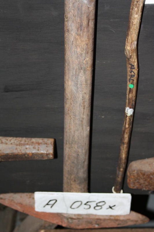 Pick, Short blade; CM.A058x | eHive