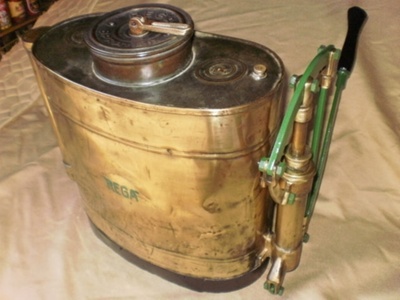 Rega brass backpack sprayer made circa 1930; Rega; 207 | eHive