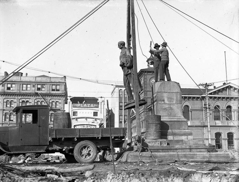 Central City. Statue of John Robert Godley, Founder of Canterbury ...