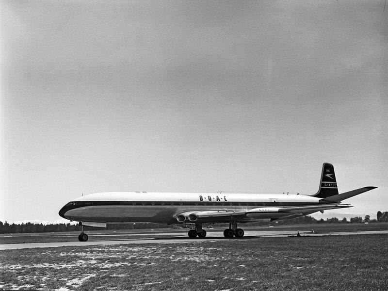 Aviation. de Havilland Comet 4, BOAC. G-APDC. British Overseas Airways ...