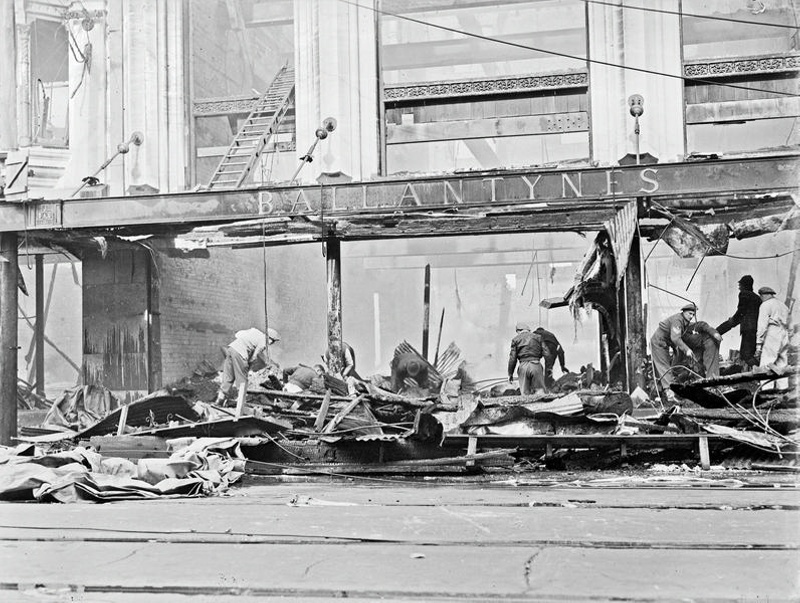 Ballantynes Fire, NZ Army. Searching, Corner of Cashel Street and ...