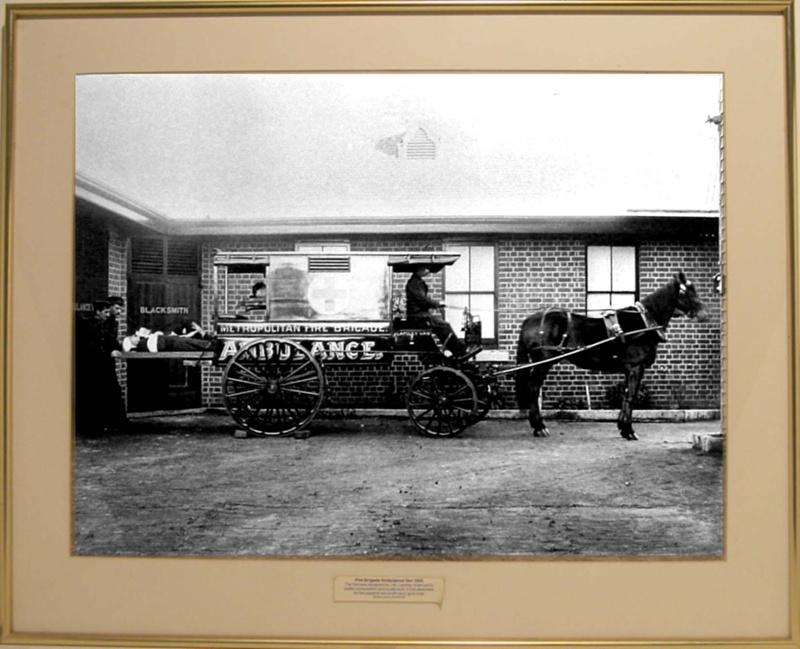 Photograph, Metropolitan Fire Brigade Ambulance - "Lapsley Van" horse ...