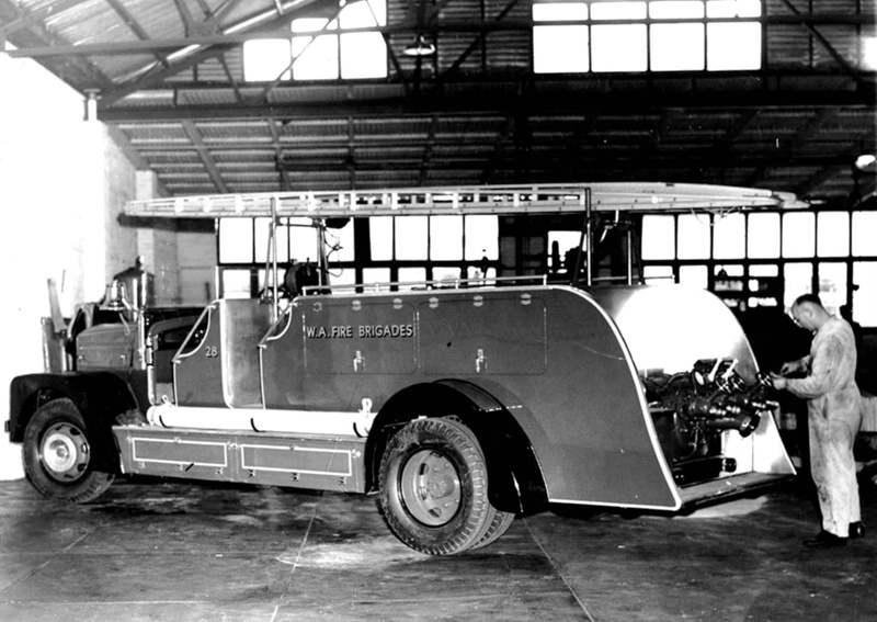 Photograph, Dennis F2 heavy pumper, Motor 28 ; 1954?; PH2003.269 | eHive