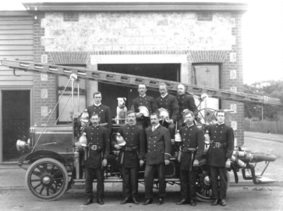 Photograph, North Fremantle Fire Brigade with dog and a motorised pump ...