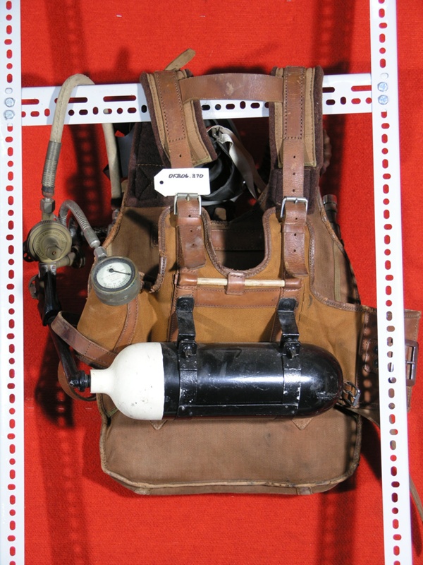 Breathing Apparatus, Proto Pac ; 1935; OFB2006.370 | eHive