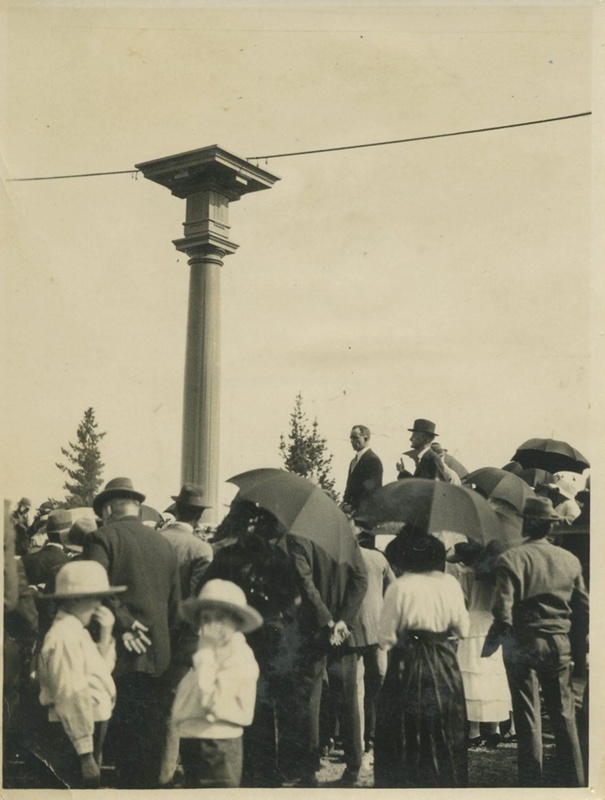 Unveiling WW1 Memorial ; MF9.6c | eHive