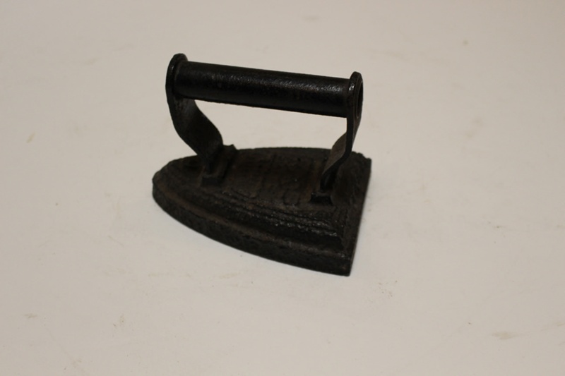 Sad Iron; 2015.281 | eHive