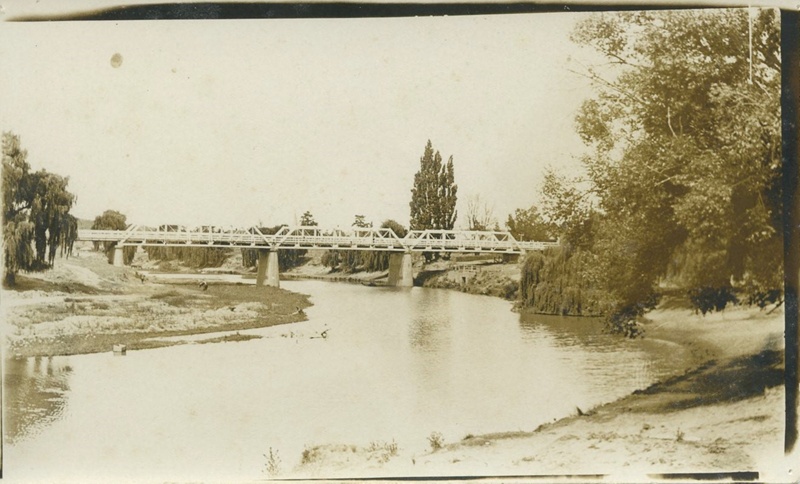 Queens Bridge - Queanbeyan; MF142 | eHive