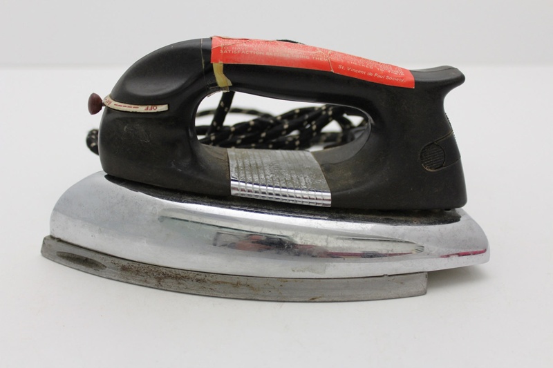 Hotpoint Iron; Australian Electrical Industries Pty Ltd; 2011.230 | eHive