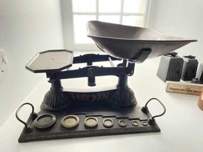 Kitchen scales and weights; Crane foundry; 2024.7.1-9 | eHive