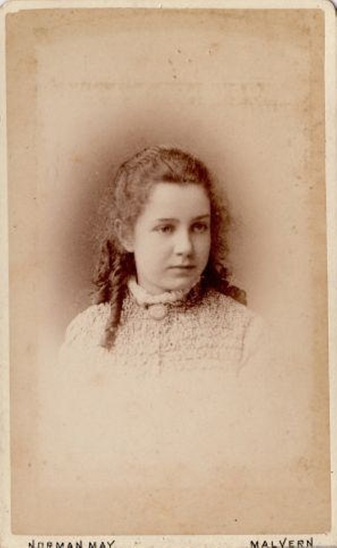 Portrait of Agnes Mary Neave (1869-1946); X/24/3538 | eHive