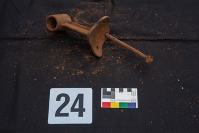 Cast pivot with mount for round timber ; Unknown; 1890's; 24 | eHive