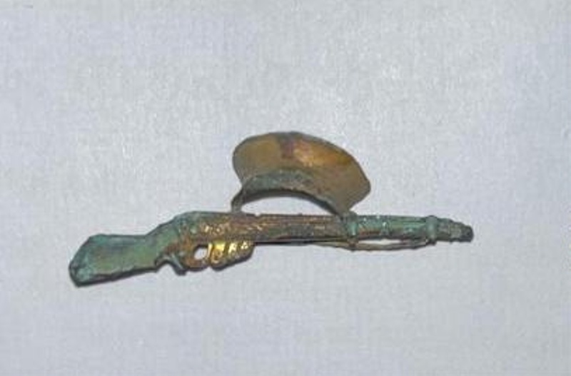 WW2 British Lapel Pin (T&H); 1940 | eHive